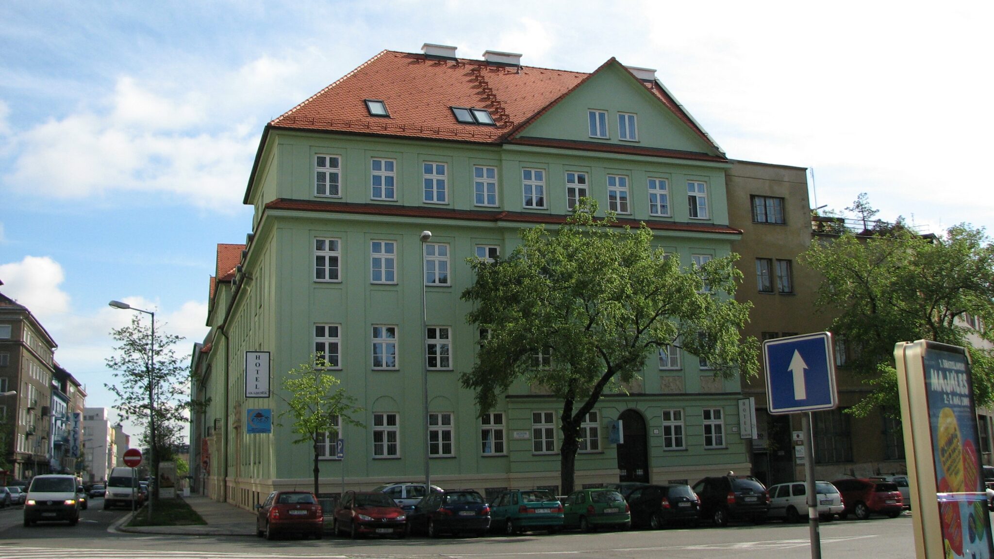 Hotel Akademik - Ubytovanie a stravovanie: UZSDaJ STUBA